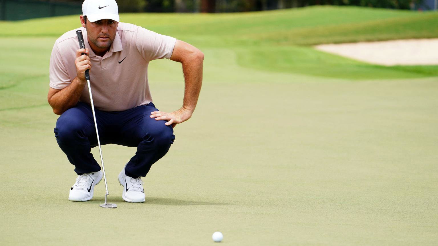 We spoke to Scottie Scheffler's putting coach: "I had to drag him off ...